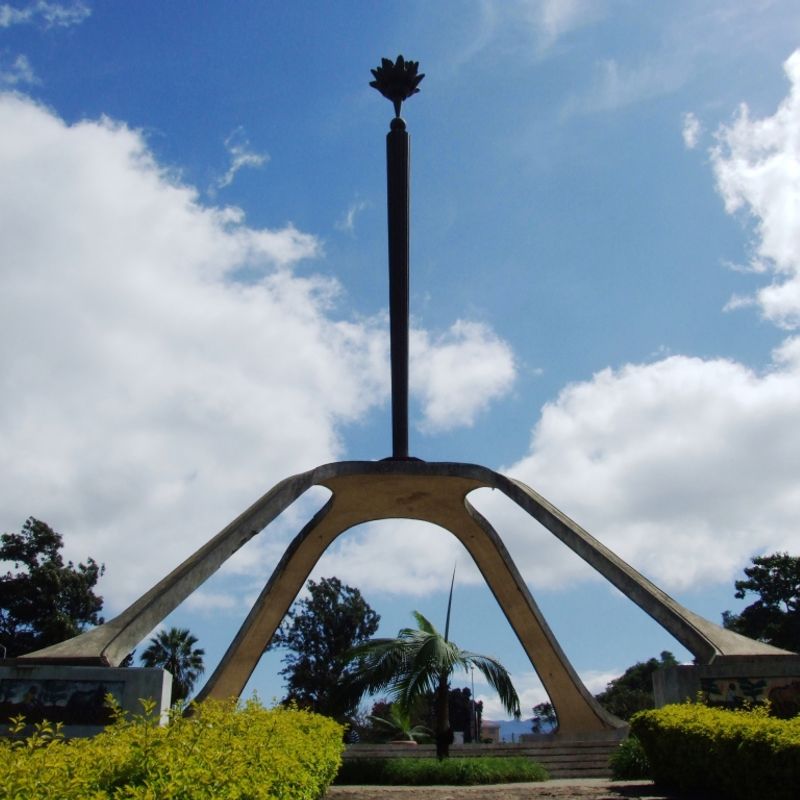 Arusha Declaration Monument - Monumento socialista en Arusha, Tanzania.