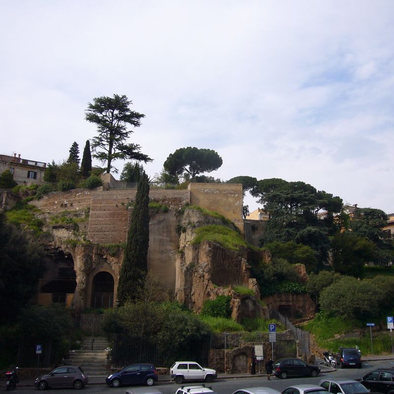 Roca Tarpeya - Formación rocosa del Monte Capitolino en Roma, Italia