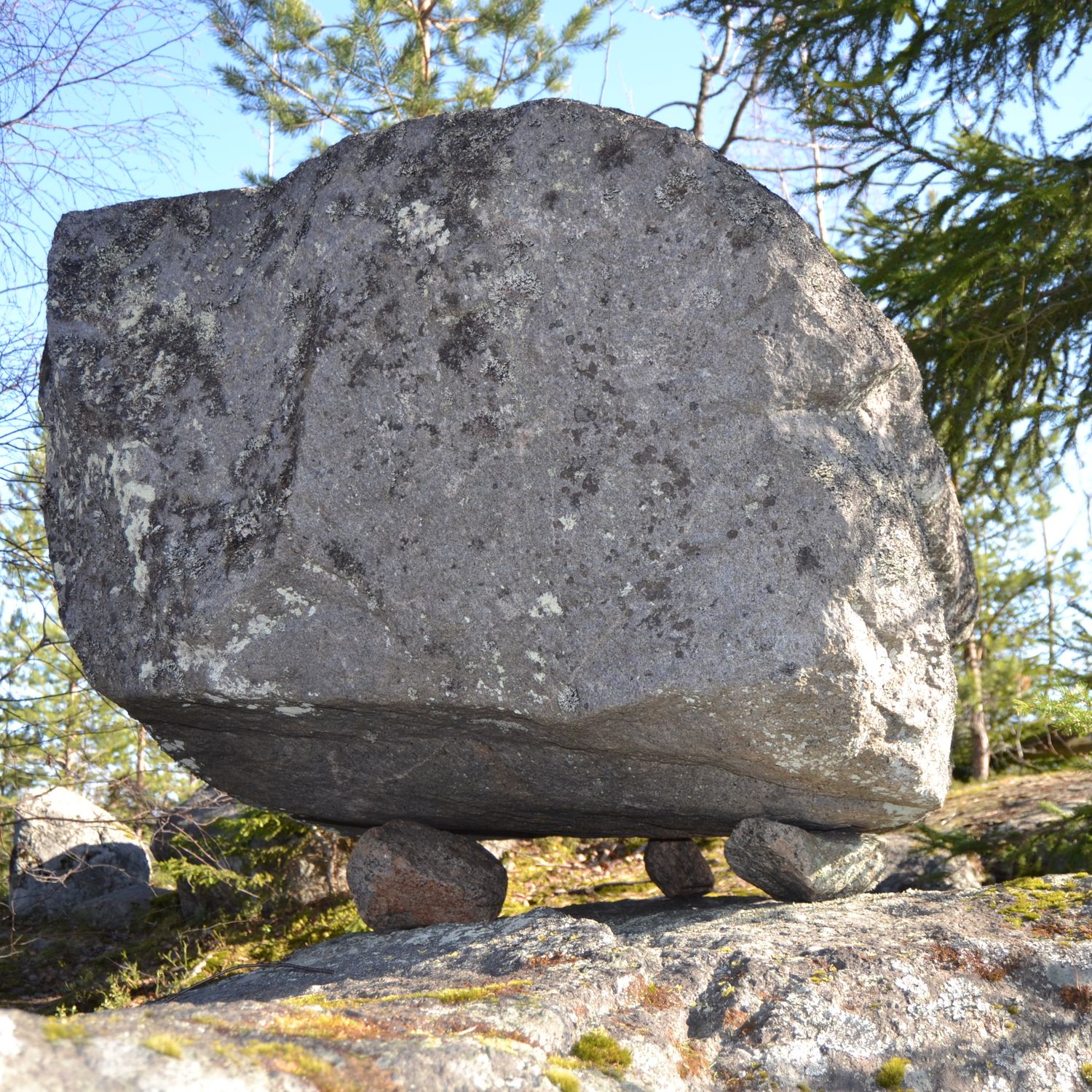 Tapio's altar - Stone table in Muurame, Finland