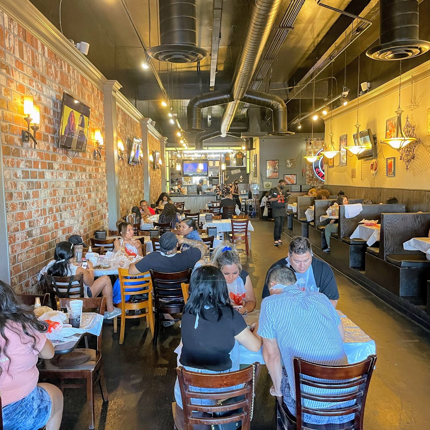 Hot N Juicy Crawfish - Cajun seafood restaurant in Miracle Mile Shops ...