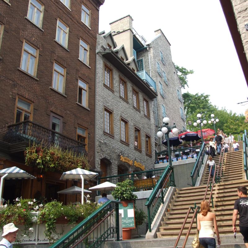 Breakneck Stairs - Escalera histórica en Quebec antiguo, Canadá.